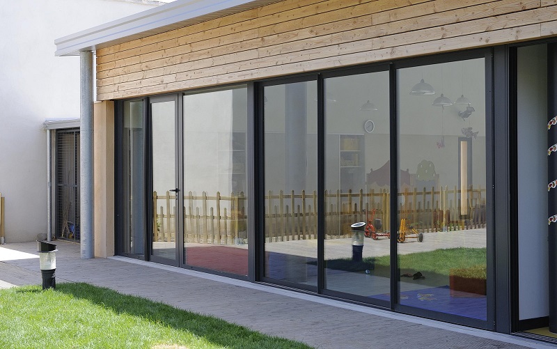 Une baie vitrée coulissante en aluminium : design et pratique – baie ...